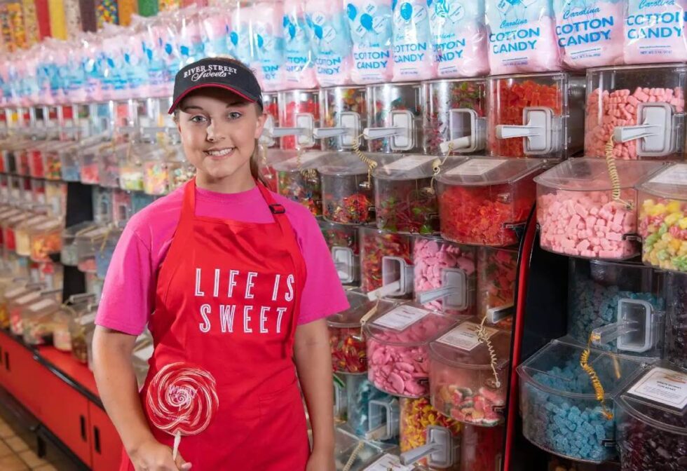 Investing in a Dessert Franchise: Costs & Best Brands